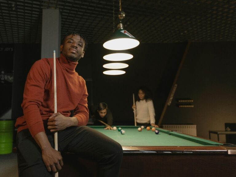 How to Hold a Pool Cue: Beginner's Guide to Perfect Your Grip ...