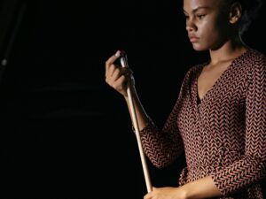 How to Hold a Pool Cue: Beginner's Guide to Perfect Your Grip ...