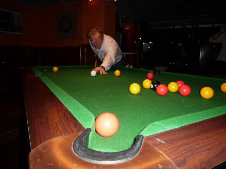 English vs American Pool: Key Differences - Billiards Base